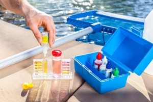 Таблетки для бассейна для дезинфекции воды: уход за водоемом