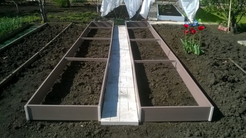 Грядки из пластиковой доски: классификация изделий и их особенности